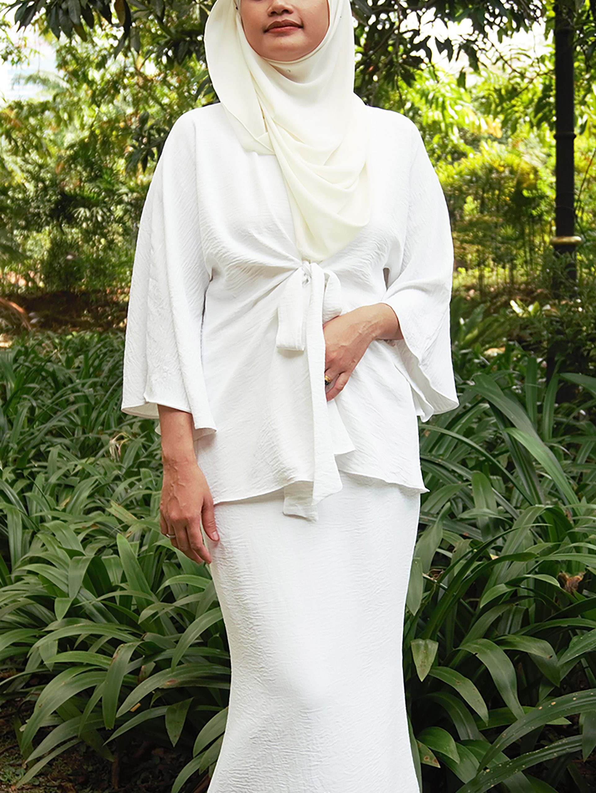 LEIA in White – DQalbu